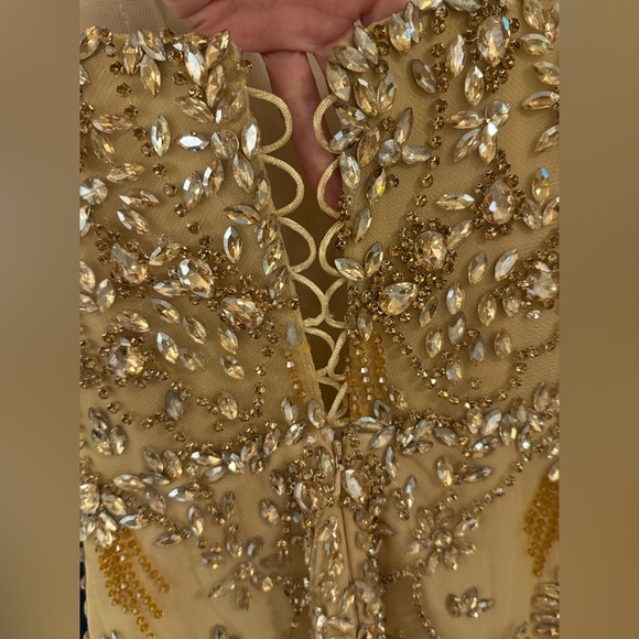 Fjolla Nila | Dresses | Fjolla Nila Gold Shell Glamorous Dress Adorned ...